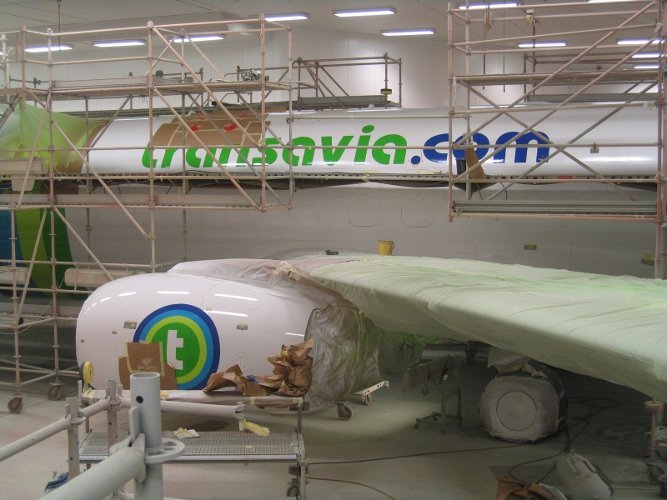 Boeing Qualification of AkzoNobel Base Coat/Clear Coat System ...