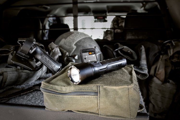 New 7070R Tactical Torch-The First Peli Wireless Rechargeable Light ...