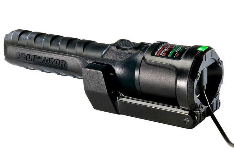 New 7070R Tactical Torch-The First Peli Wireless Rechargeable Light ...