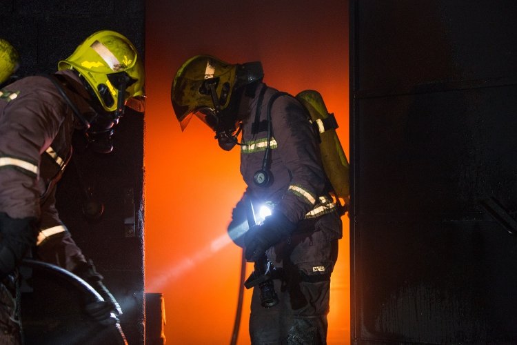 Peli launches the 3765Z0 LED, a 194-lumen powerful Rechargeable Torch ...