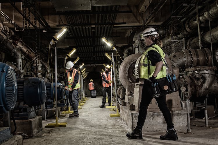 New Peli™ 9600 LED Modular Light with Powerful Wide Beam Coverage. No ...