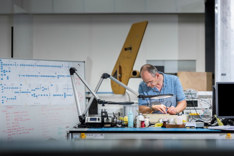 CHELTON | Military Systems and Technology